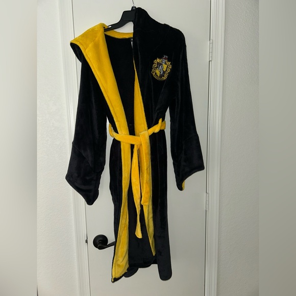 Warner Bros. | Pajamas | Harry Potter Black And Yellow Robe With Hood ...